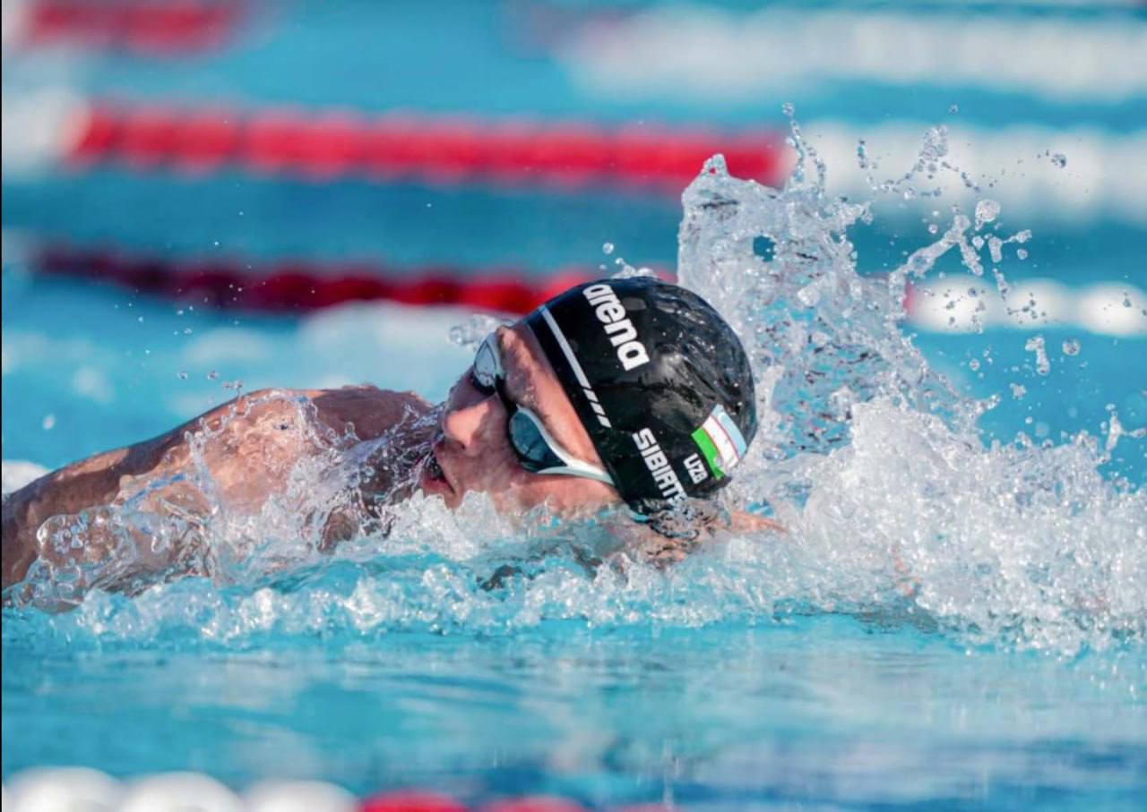 O'zbek suzuvchisi Ilya Sibircev AQShda o'tkazilgan xalqaro musobaqada ...